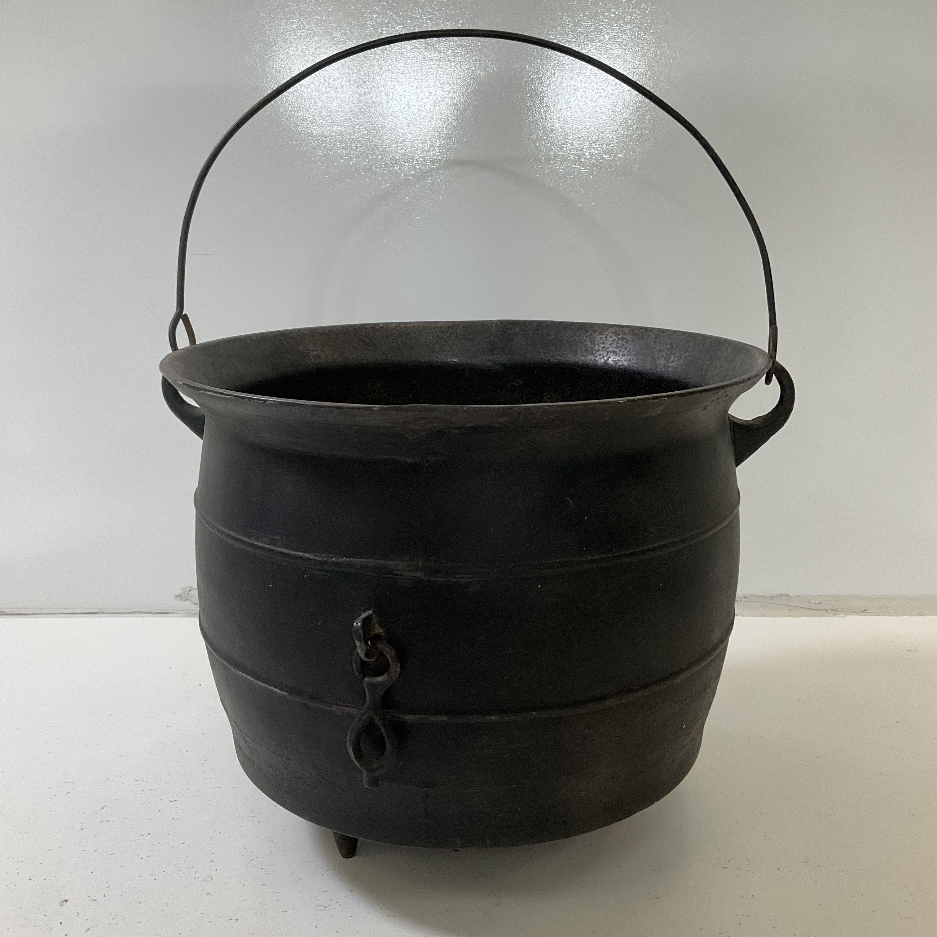 Antique Cast Iron 3 Legged Hearth Kettle Cauldron W/ Wire Handle Marke ...